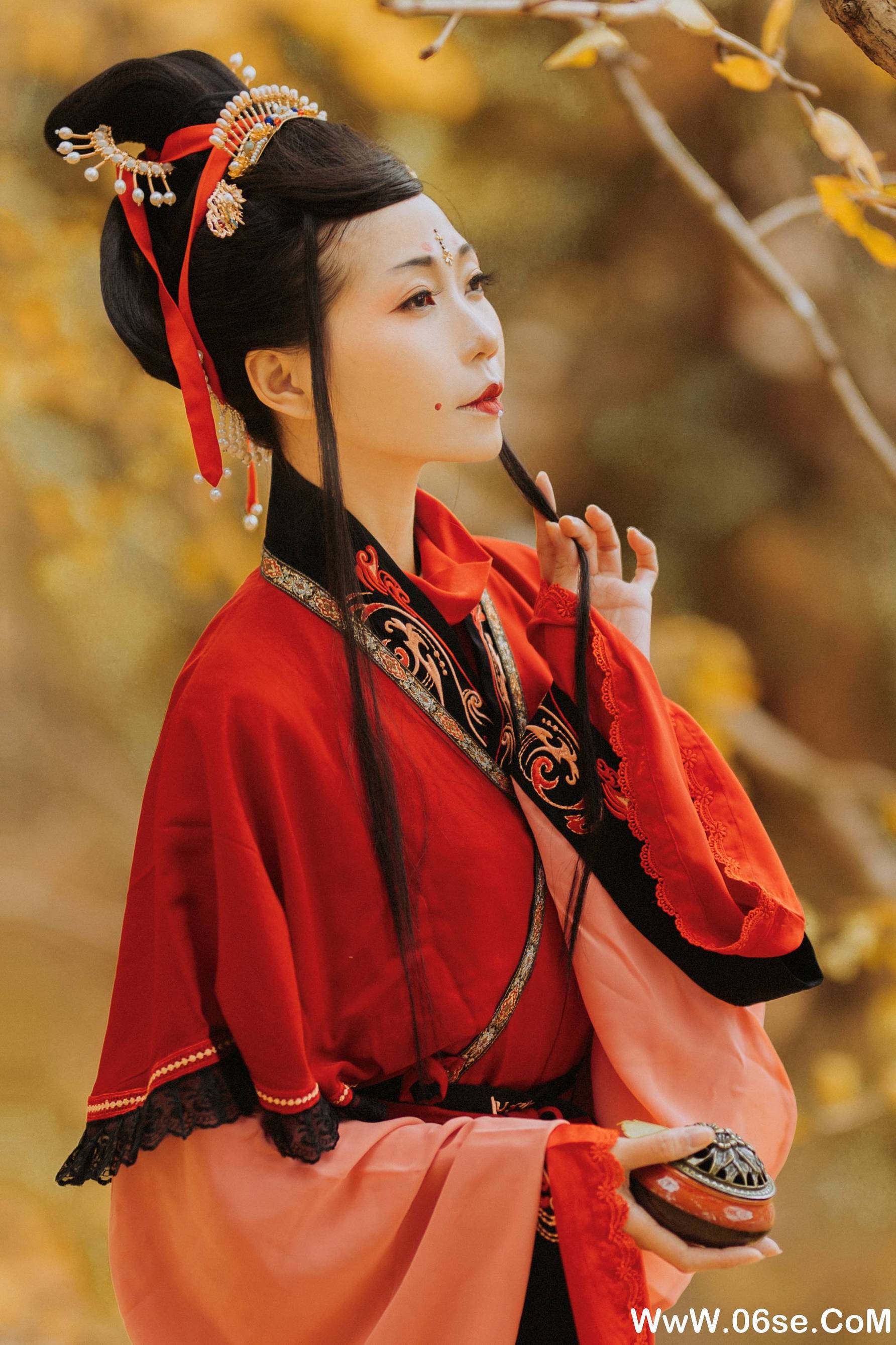 [YITUYU艺图语]2021.09.03 满地秋 谭子[27+1P／309MB]-六色网