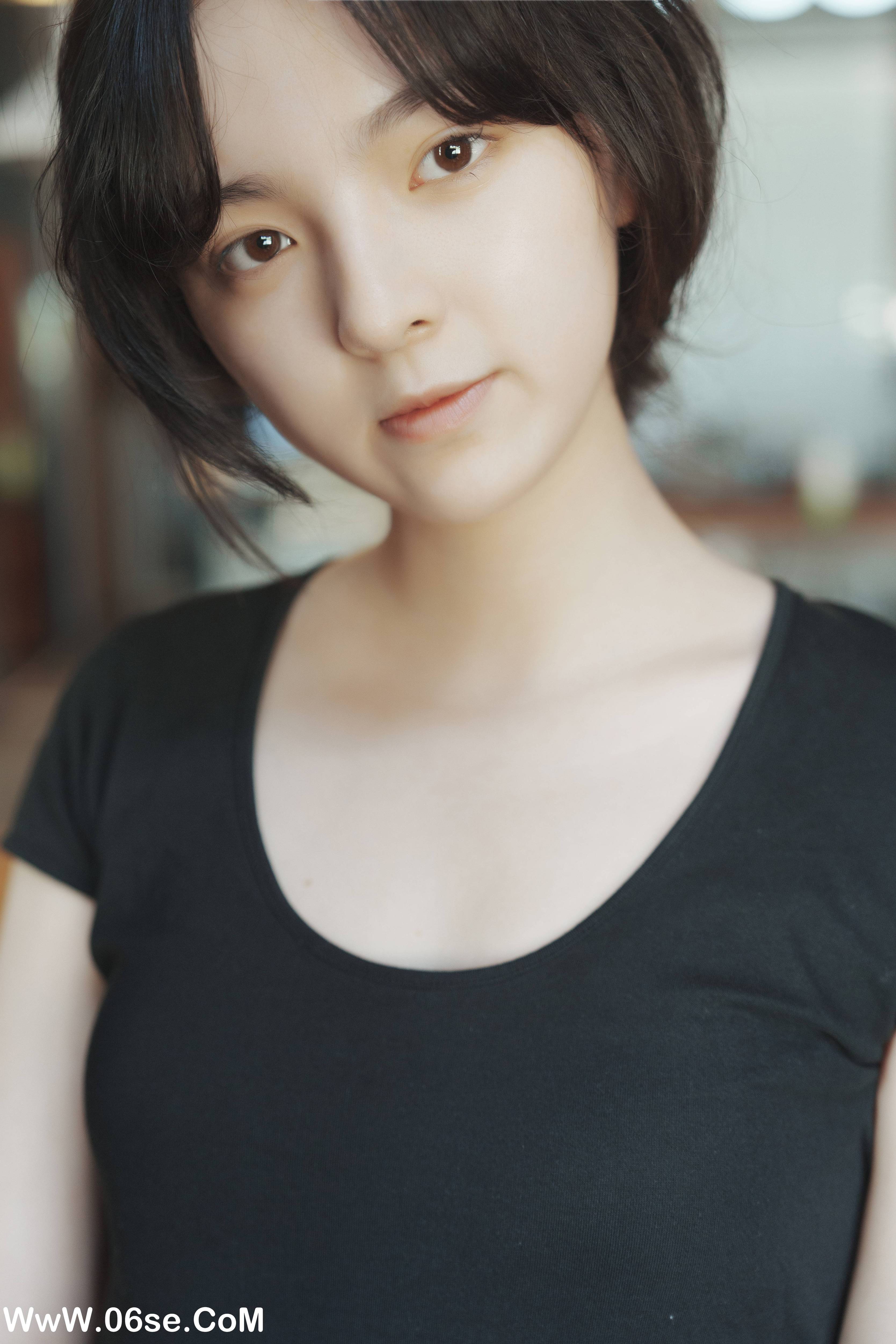 [YITUYU艺图语]2022.09.11 咖啡屋里的素颜女孩 dudu[31+1P／294MB]-六色网