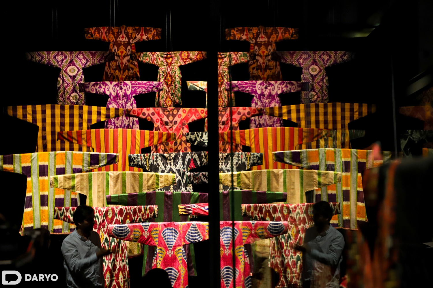 Foto: Parijdagi “Samarqandga yo‘l. Ipak va oltin mo‘jizalari” nomli ko ...