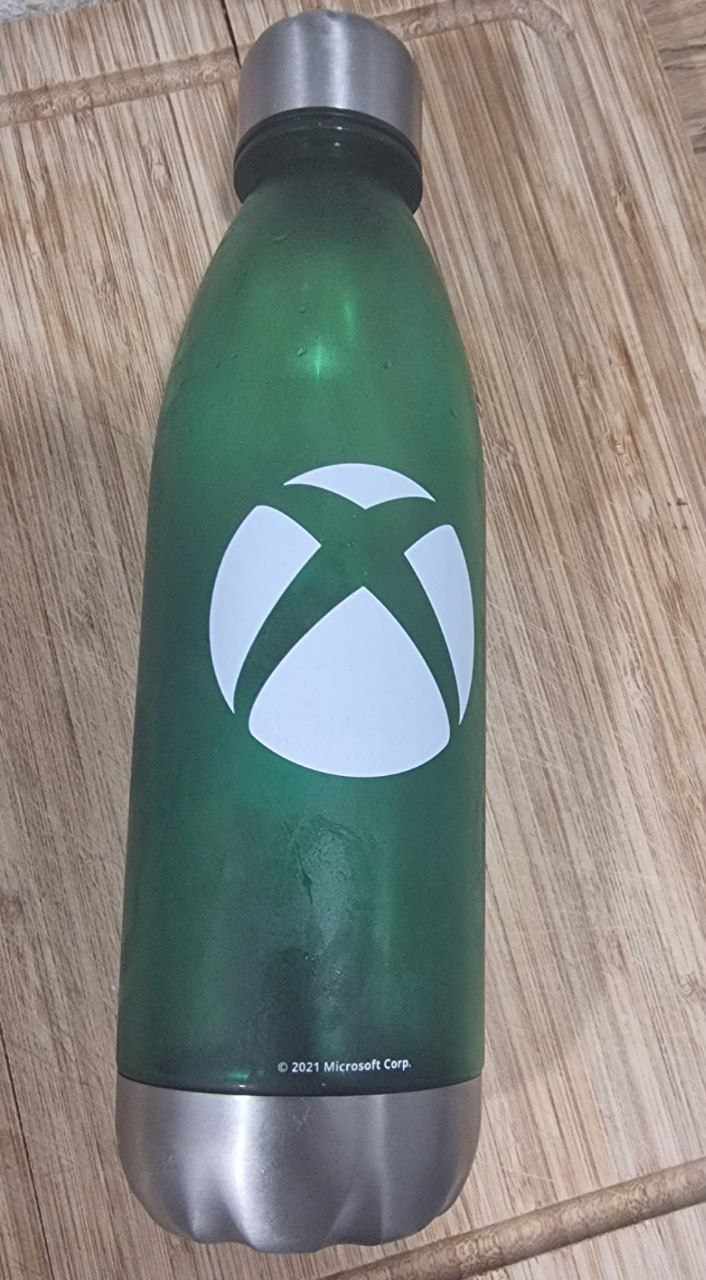 Alguien sabe donde se vende esta BOTELLA de PLAYSTATION? - Forocoches