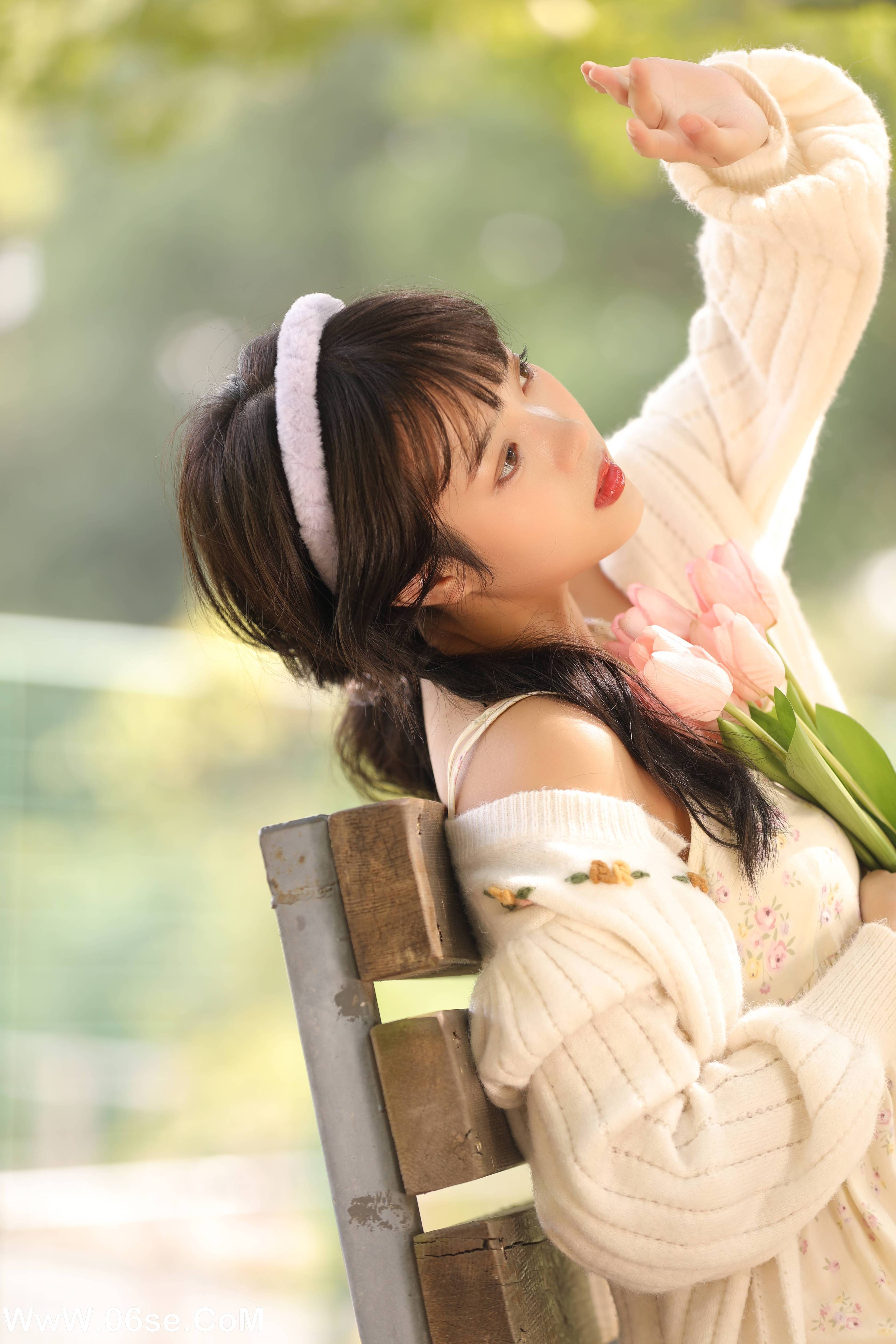 [YITUYU艺图语]2022.10.06 偶尔发呆 小薇人儿[32+1P／309MB]-六色网