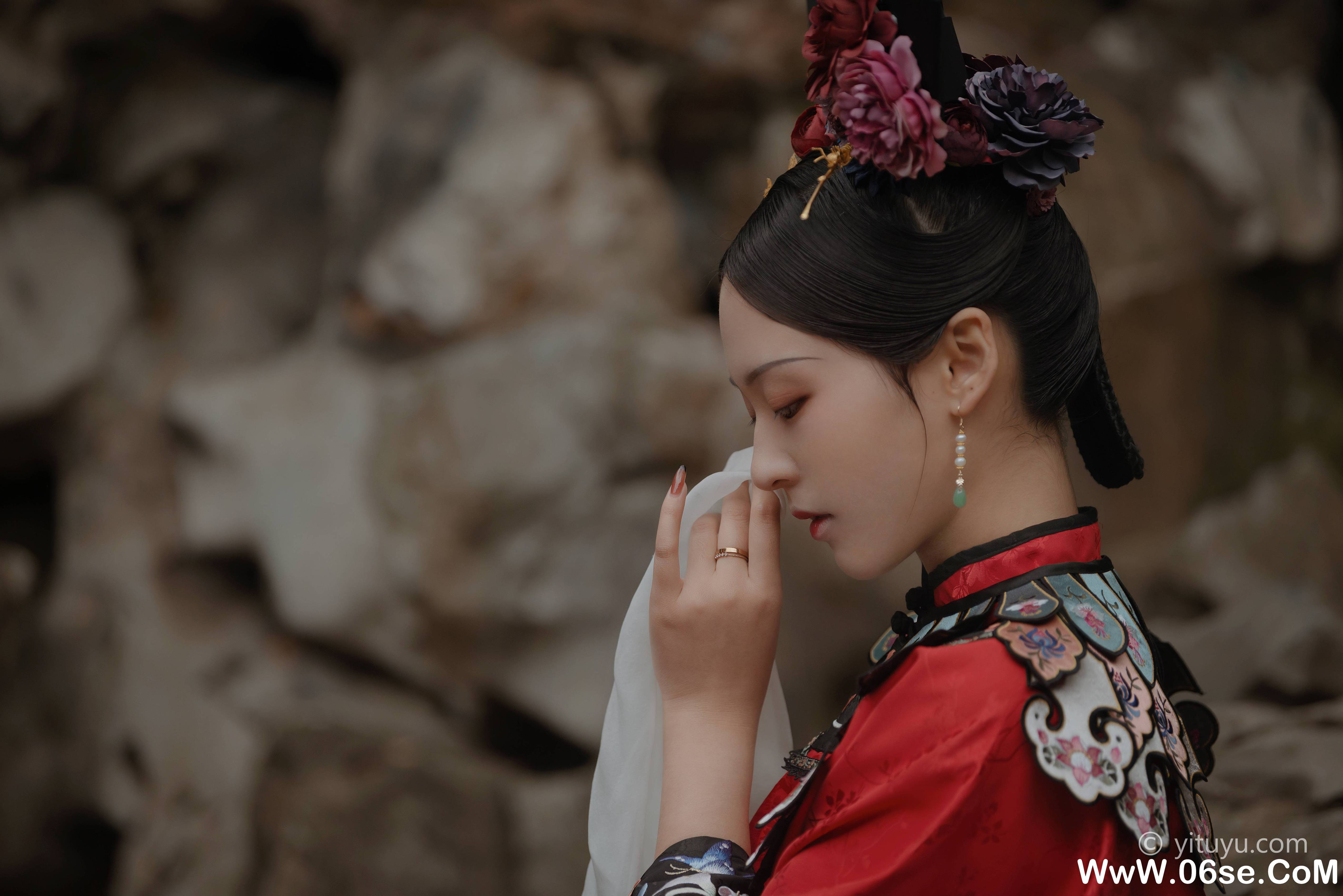 [YITUYU艺图语]2021.08.10 晚秋 苏苏[33+1P／693MB]-六色网